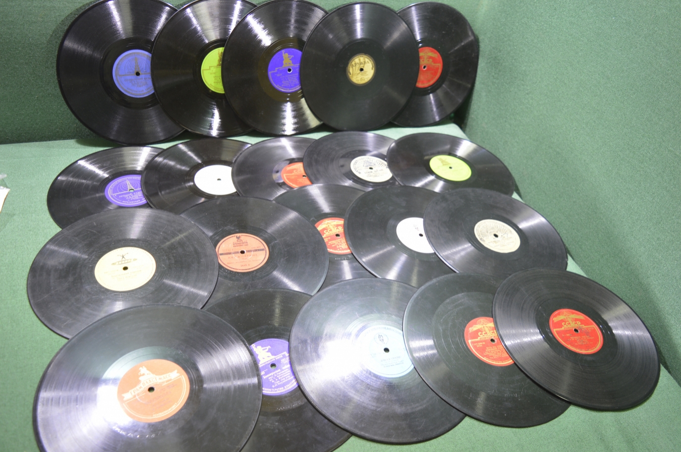 Купить Патефонные пластинки (20 штук), с повреждениями. Для поделок или ...