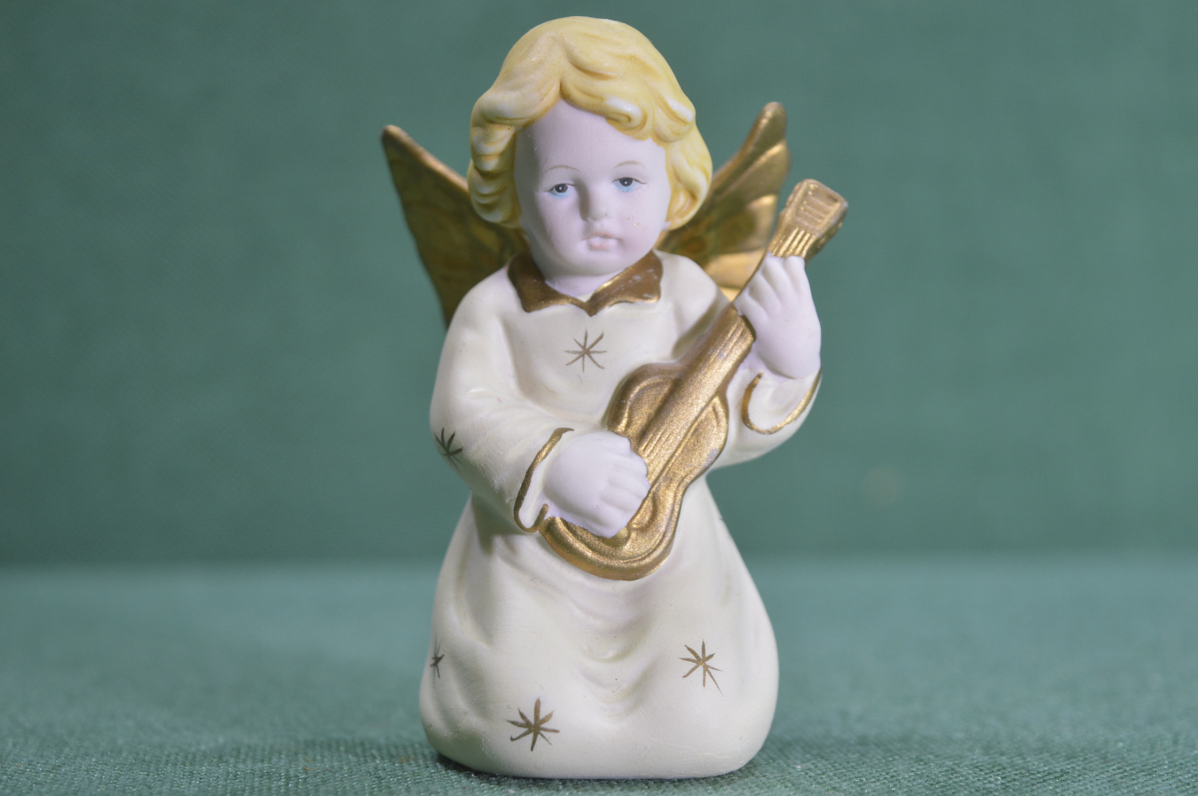 Купить Фигурка статуэтка Печальный Ангелок с гитарой Фарфор Европа в интернет аукционе