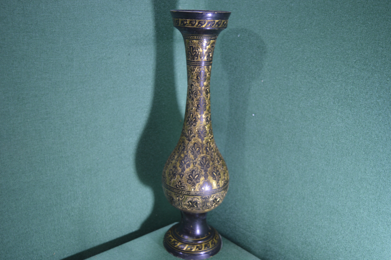 Купить Ваза большая, латунь. 46 см. Чернение, ручная гравировка. Индия. в интернет-аукционе ...