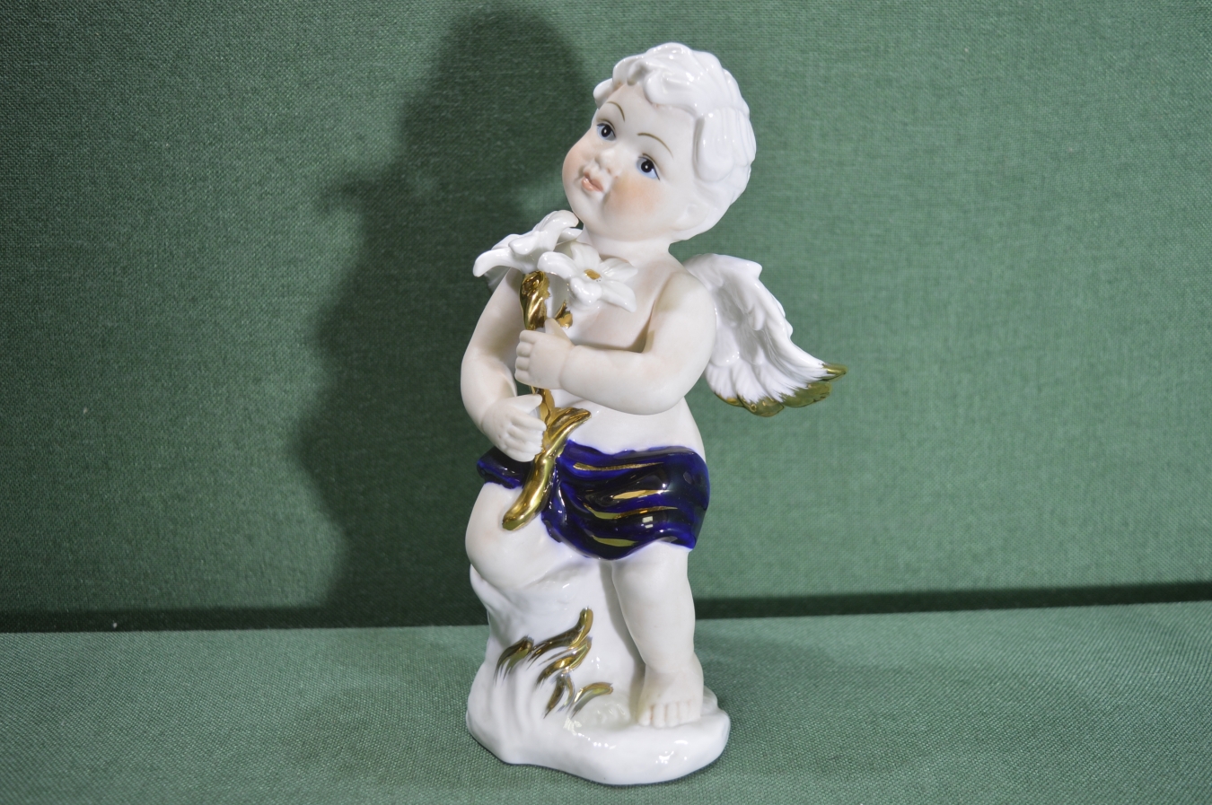 Купить Фигурка статуэтка фарфоровая Ангел с цветами ангелок с букетом Фарфор Азия в