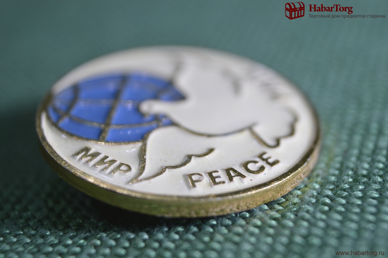 Купить Знак, значок "Мир Peace Paix". Белый Голубь, символ мира. Земной ...