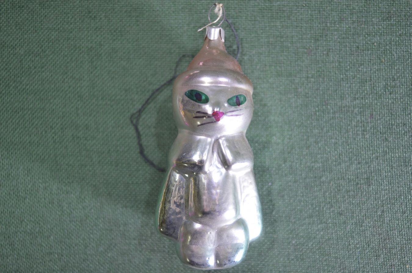 Купить Елочная стеклянная игрушка Кот в сапогах Зеленый плащ Стекло подвес 7 СССР цены