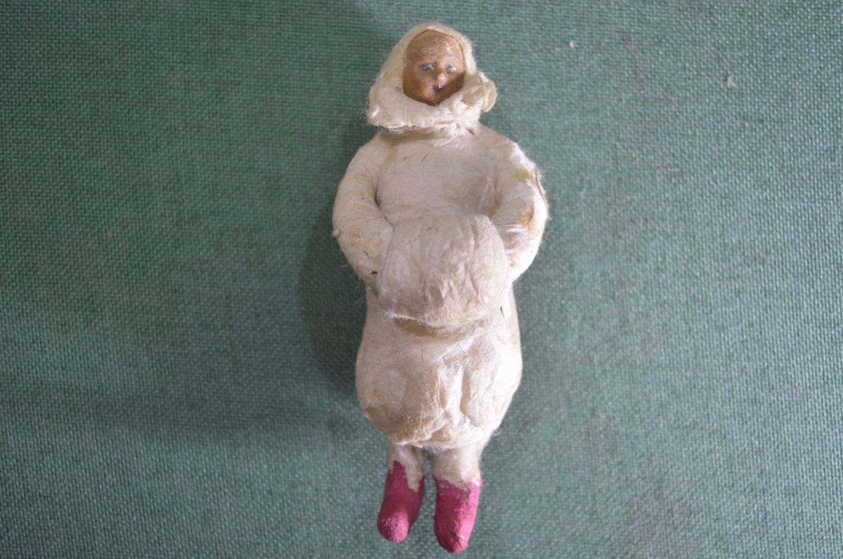 Купить Игрушка ёлочная ватная Девочка с муфтой Вата Артель Середина 20 века СССР в