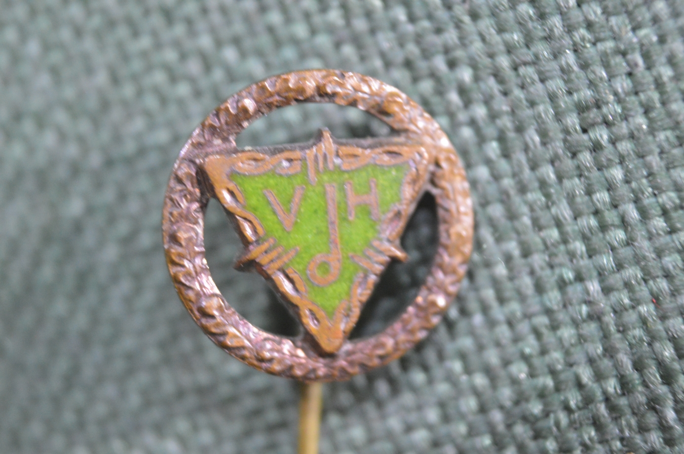 Купить Знак значок фрачник Vh Зеленый треугольник дубовые листья