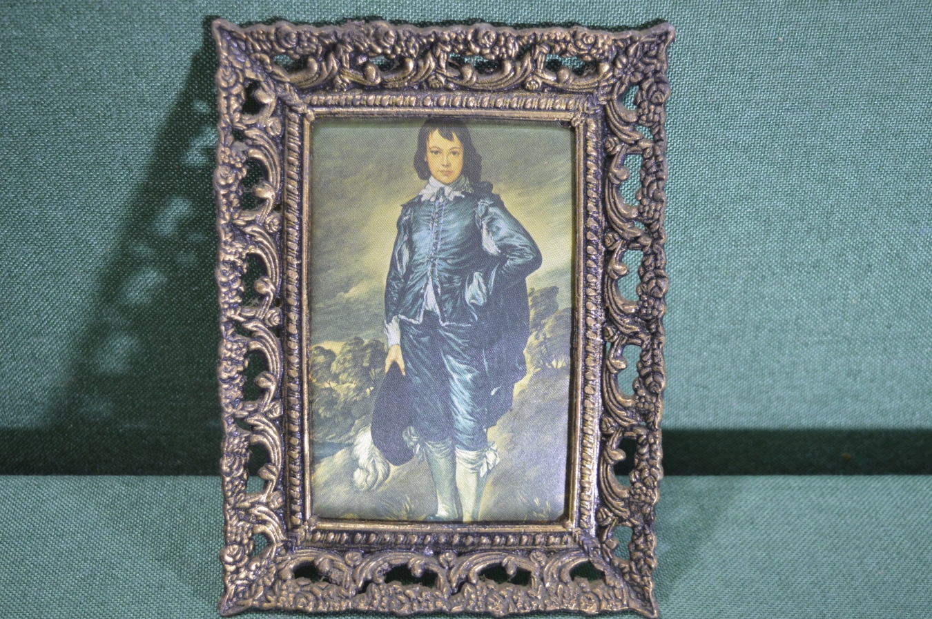 Купить Картина на шелке Подросток в костюме Шелк металлическая рамка в интернет аукционе