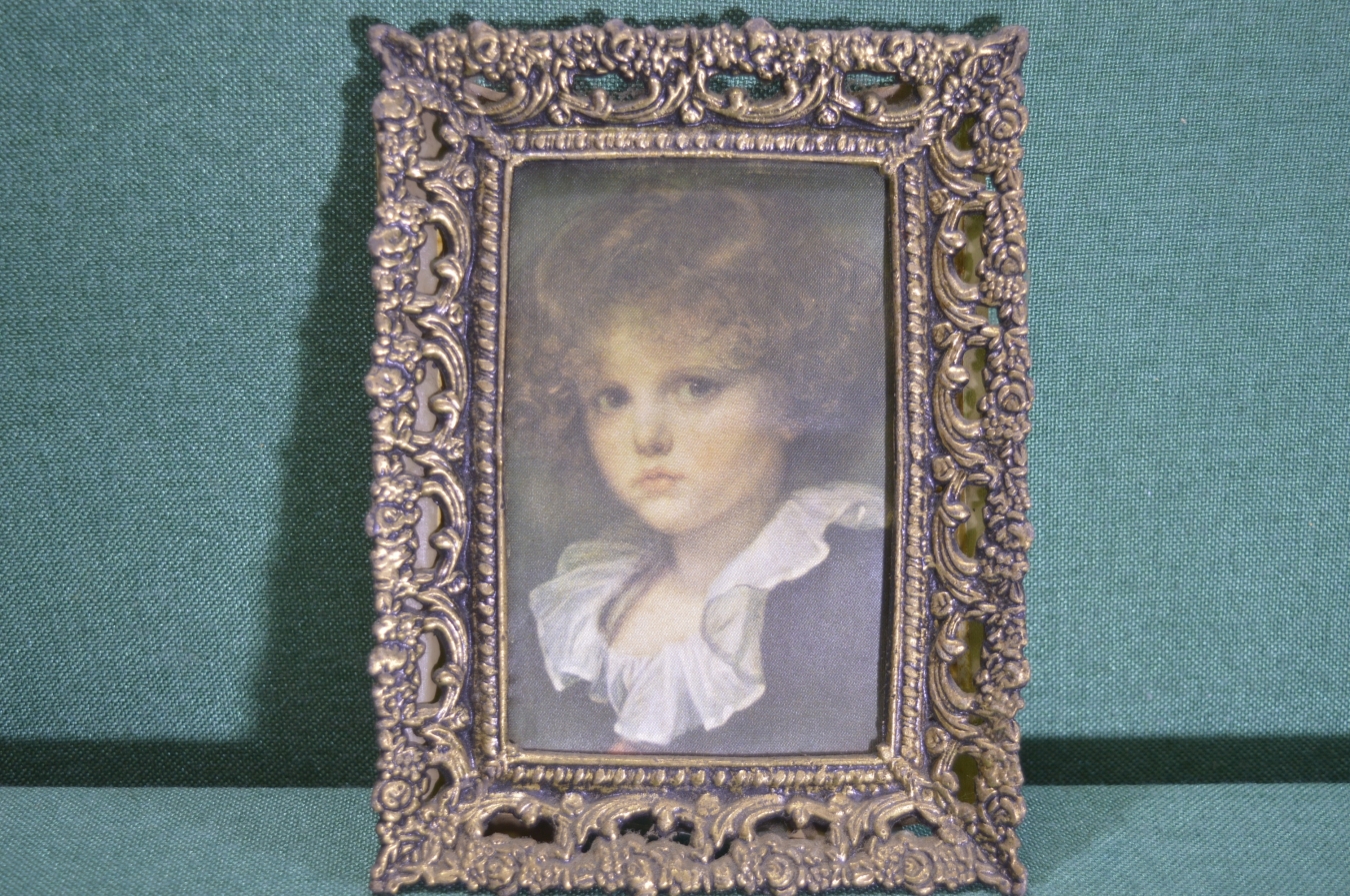 Купить Картина на шелке Кудрявый мальчик Шелк металлическая рамка в интернет аукционе