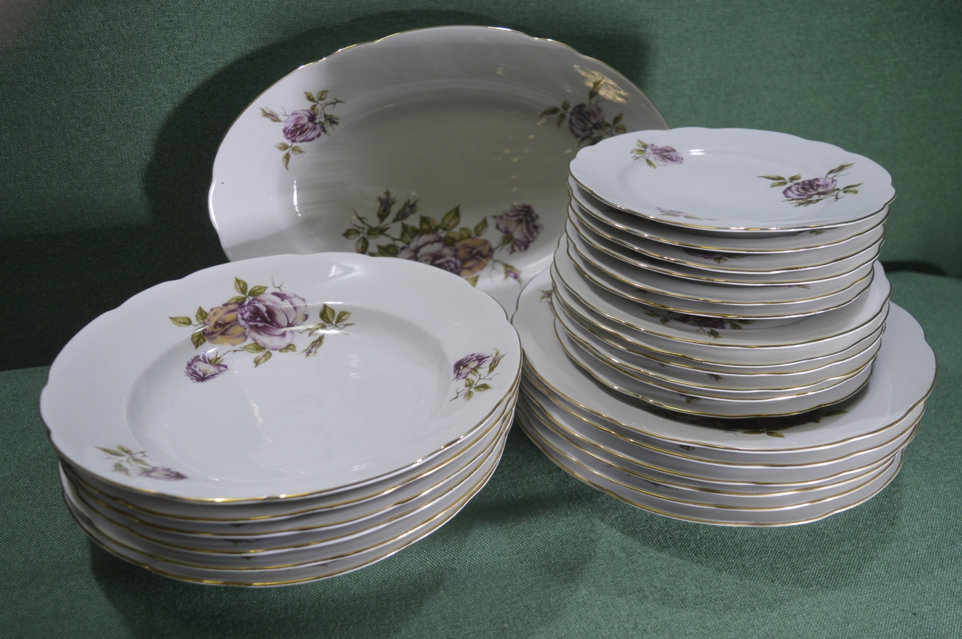 Купить Тарелки фарфоровые "Сиреневые розы". Набор, 24 шт. (4*6 тарелок), позолота. Фарфор ...