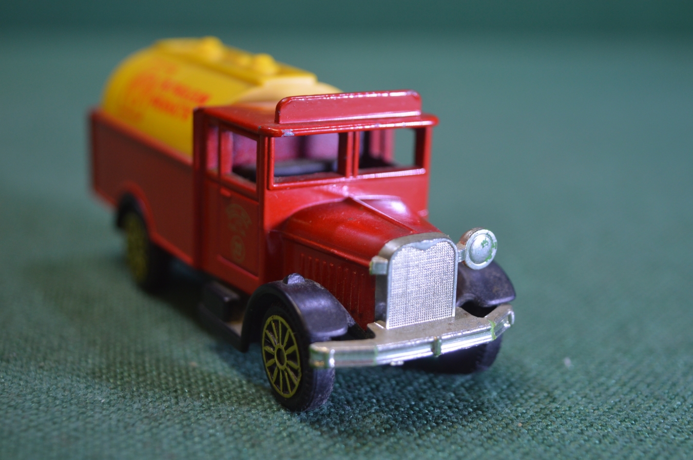 Купить Машинка модель "Corgi Morris Truck Shell Petroleum". Нефть ...