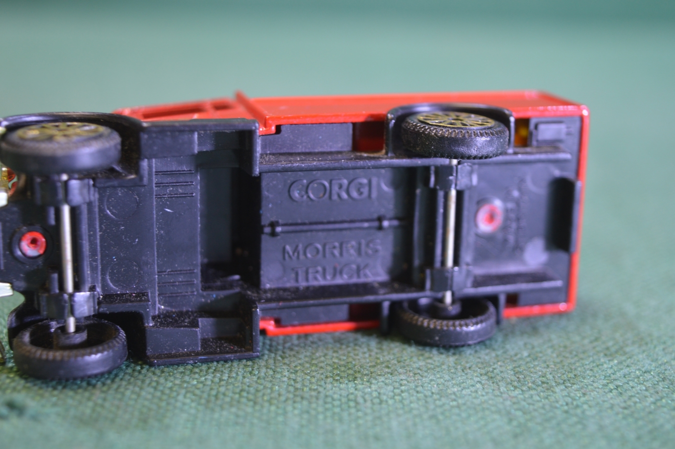 Купить Машинка модель "Corgi Morris Truck Shell Petroleum". Нефть ...