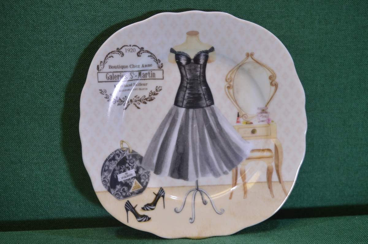 Купить Тарелка фарфоровая. Boutique chez Anne Galerie St-Martin. Бутик. Мода. Франция. в ...